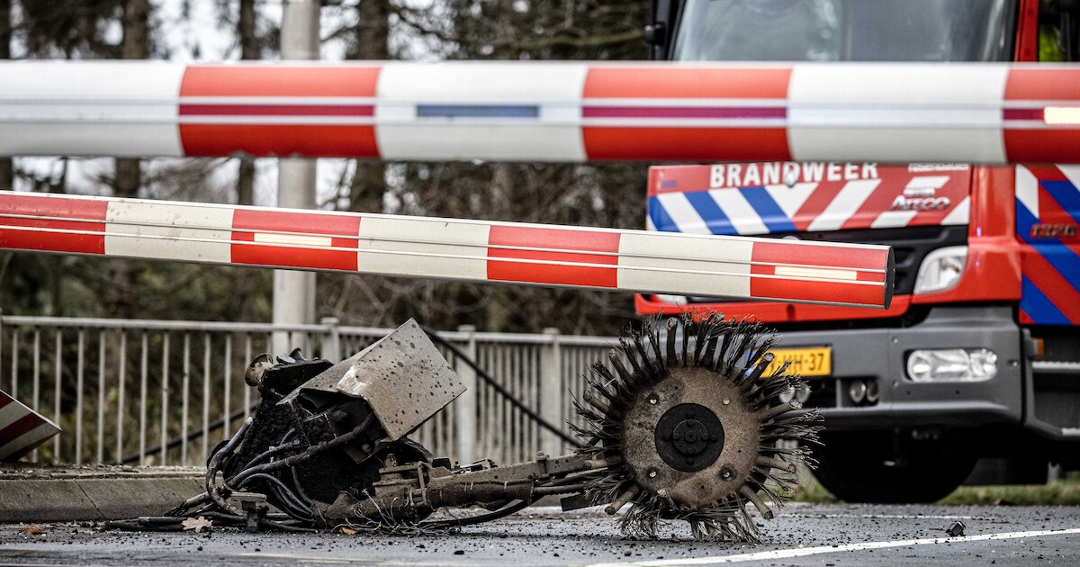 Treinverkeer bij Venlo nog tot einde middag plat na ongeluk met veegwagen, slachtoffer is 57 ...