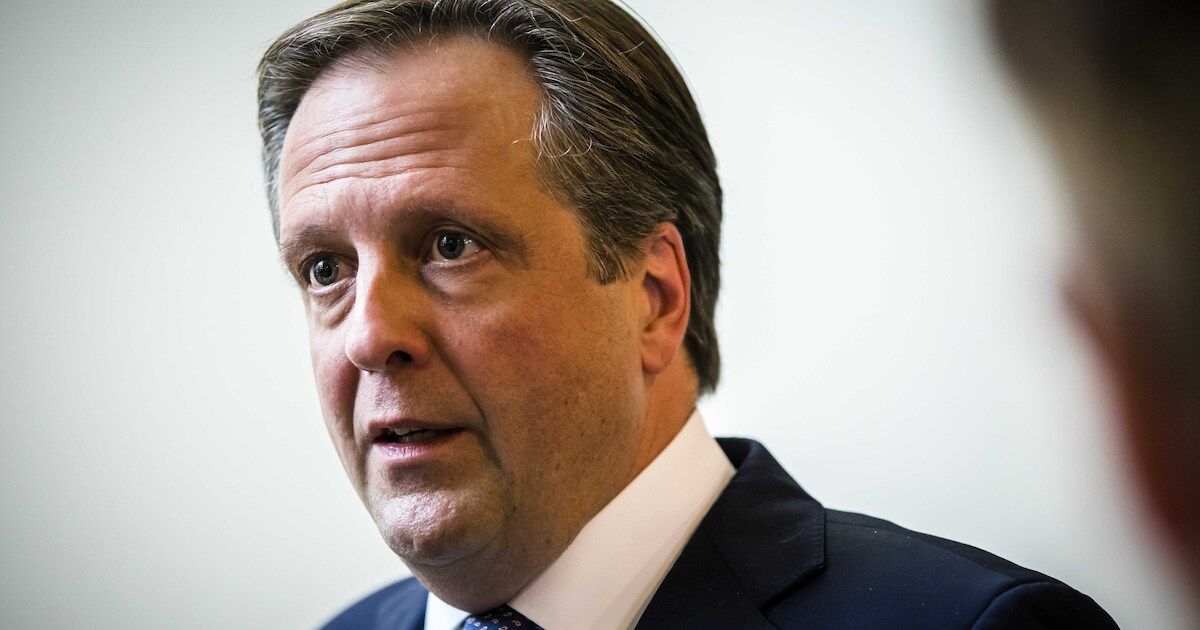 'Pechtold moet weg vanwege duur cadeau' | Politiek | AD.nl