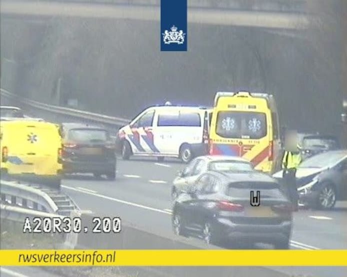 Twee rijstroken dicht na ongeluk tussen vrachtwagen en auto op A20 bij Rotterdam | 112 nieuws ...