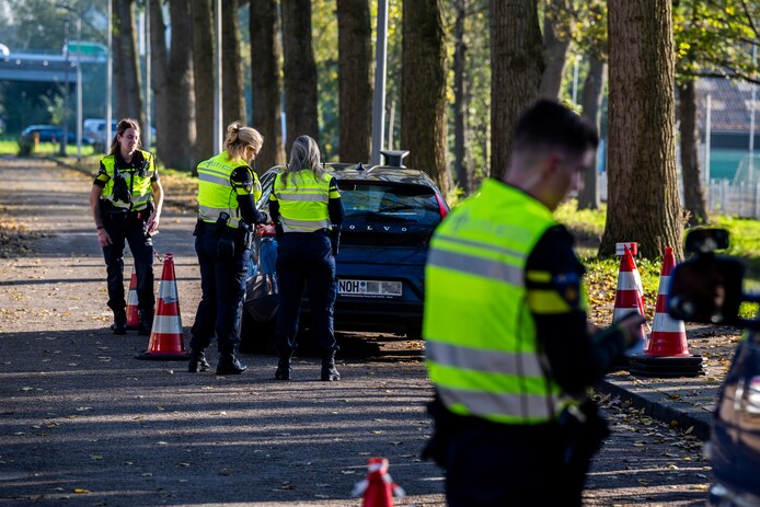 Twee aanhoudingen en tientallen boetes bij ‘grootste verkeersactie in ...