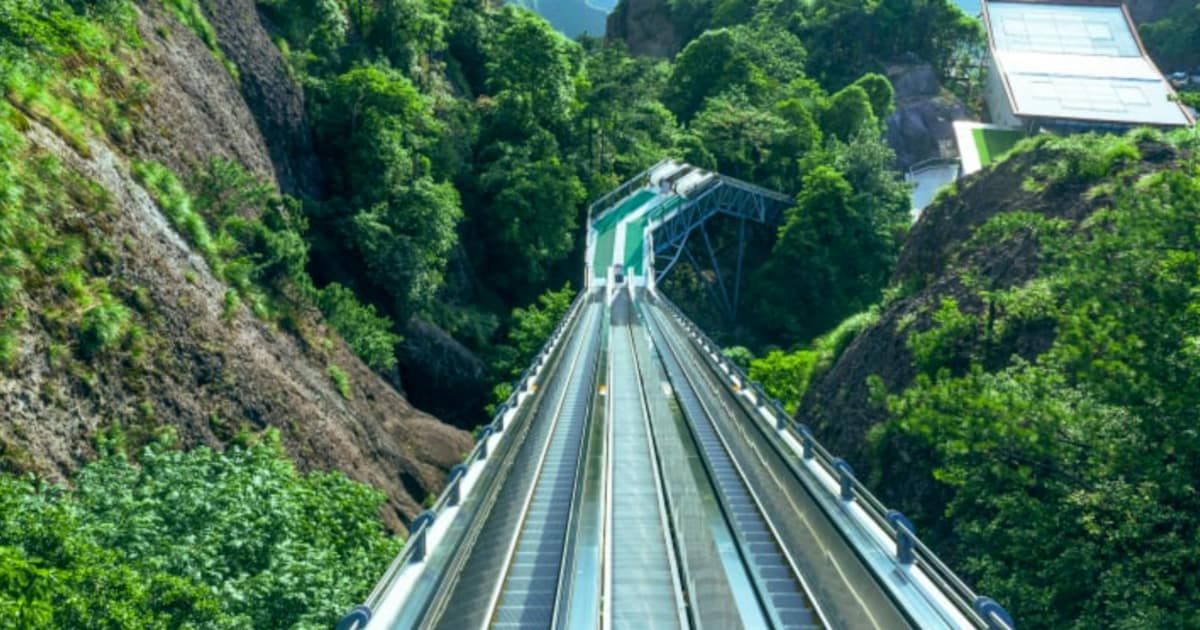 Chinese berg krijgt gigantische roltrappen voor ‘pijnloze klimervaring ...