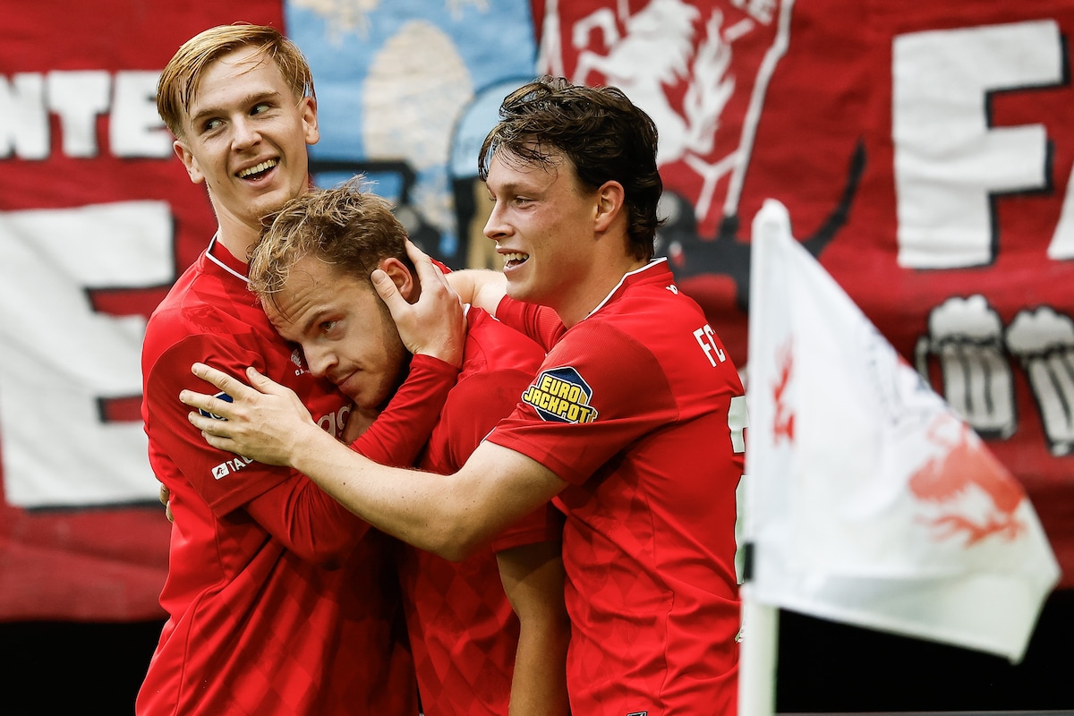 FC Twente boekt tegen rivaal Heracles derde zege op rij, rood voor Bart ...