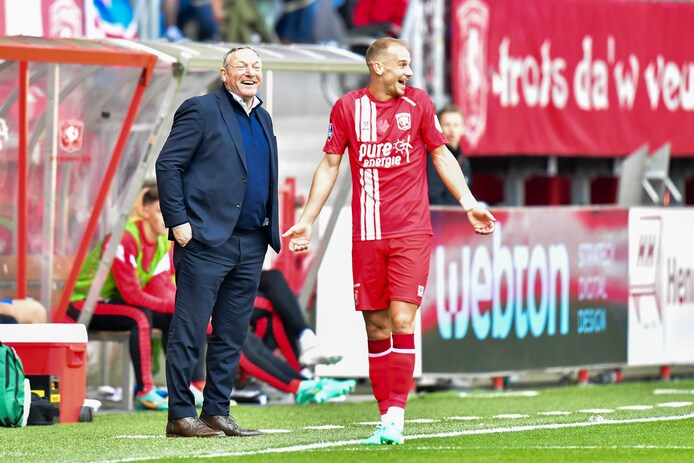 FC Twente-trainer Ron Jans blij met zijn opvolger: ‘Ik had Joseph ook naar voren geschoven ...