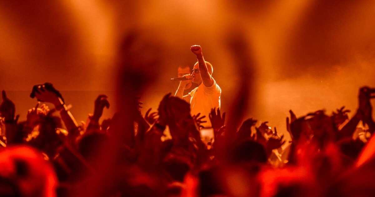 Rapper Jebroer moet voor het eerst optreden stoppen | Show | AD.nl