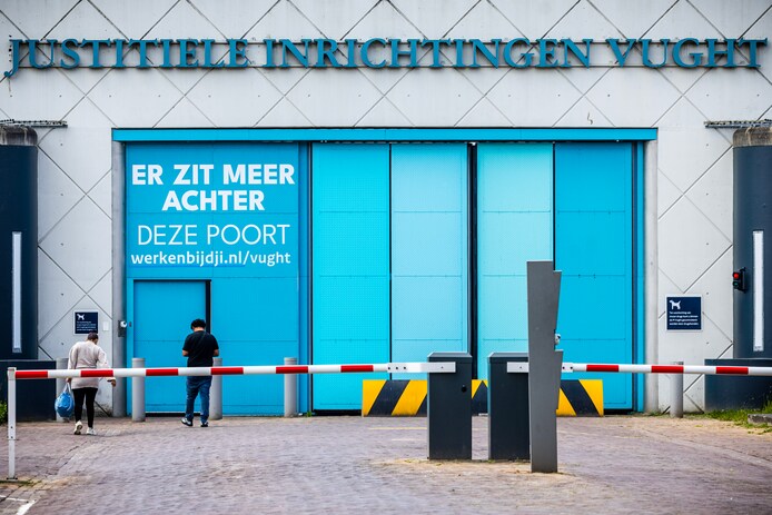 Slapen in cel van gedetineerde levert medewerker van PI Vught ontslag ...