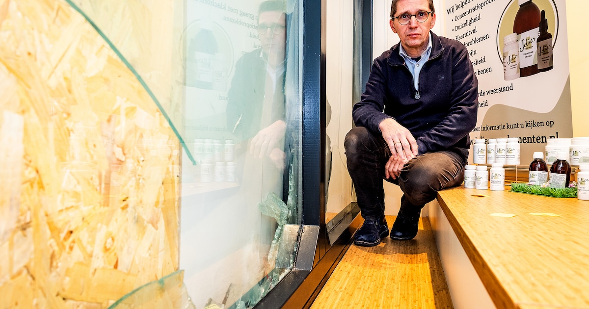 Getroffen winkelier in Puttershoek na gesneuvelde ruiten: ‘Dit heeft ...