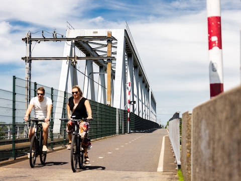 Fietspad Baanhoekbrug vanaf maandag 6 juli al dicht met hekken en er ...