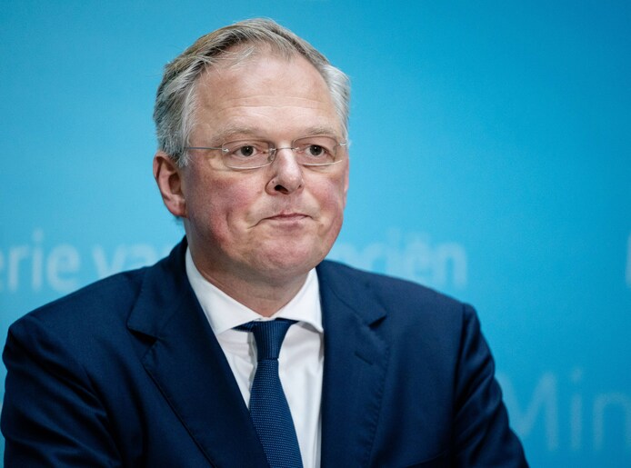 Opgestapte staatssecretaris Folkert Idsinga keert terug in Tweede Kamer ...