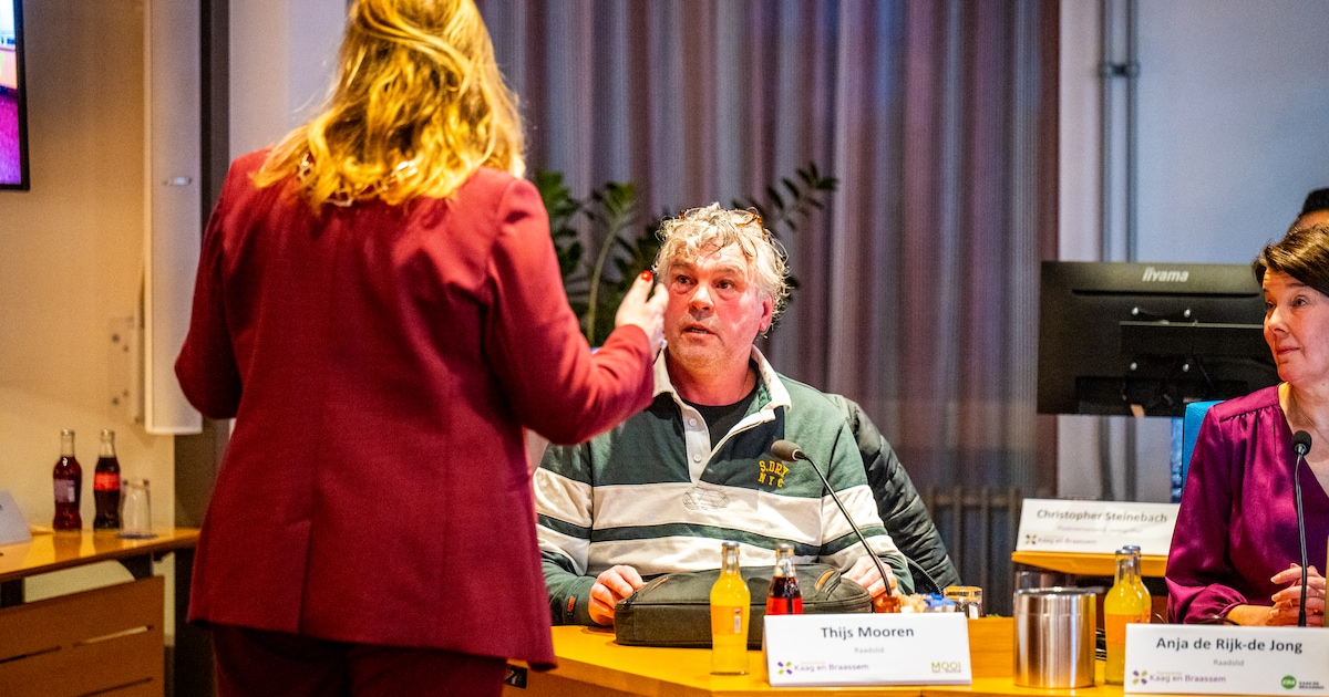Vertrek omstreden raadslid loopt met een sisser af: ‘Dit is onbeleefd ...
