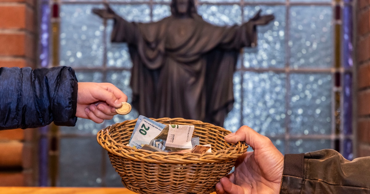Kerken kunnen volle zakken collectegeld amper meer kwijt nu ...