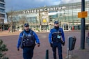 Op stap met Schiedamse wijkboa’s: ‘Bekeuringen uitschrijven doen we pas ...