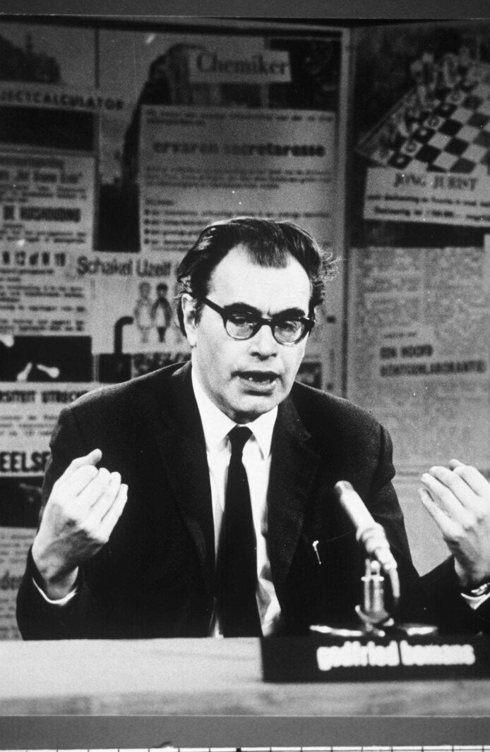 Geprezen en verguisde schrijver Bomans liet zich door ‘zijn chauffeur ...