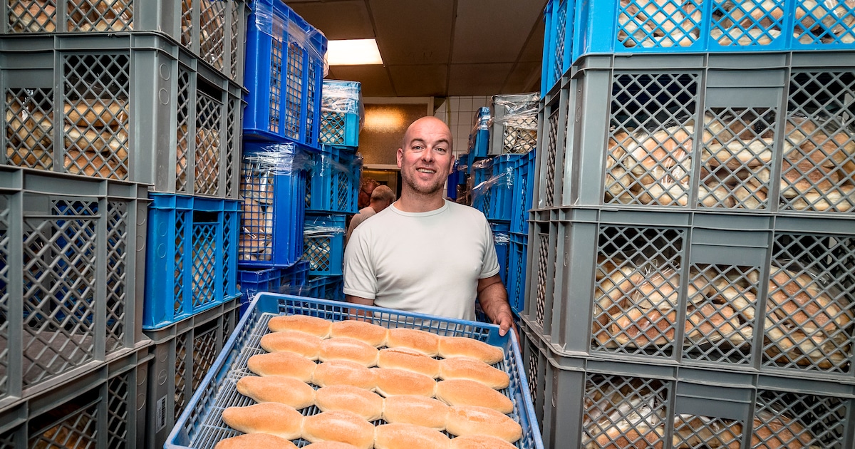 Grootste bakker Surinaamse broodjes verlaat West-Kruiskade na 47 jaar ...