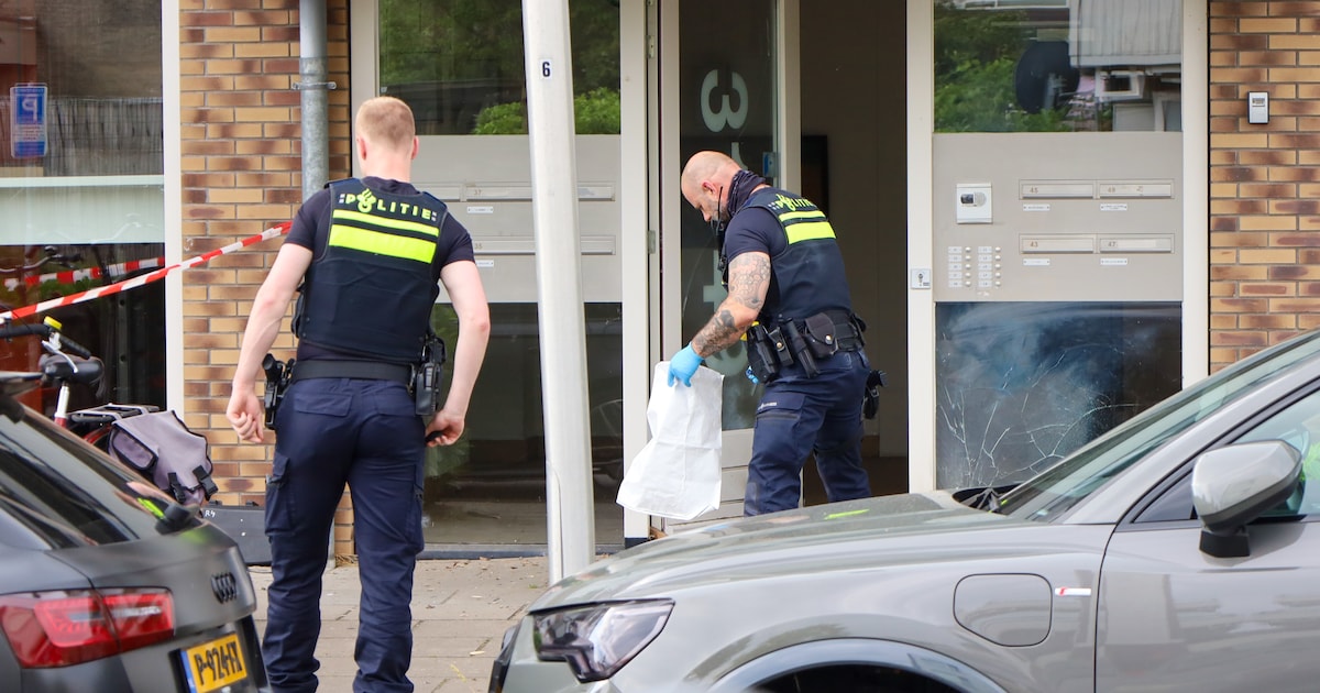 Explosief gaat af bij portiek van appartementencomplex aan de ...