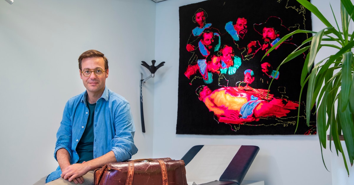 Sebastiaan is overdag huisarts en staat ‘s avonds op toneel: ‘Ook als ...