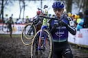 Schouder uit de kom? Geen probleem voor Lars van der Haar: veldrijder ...
