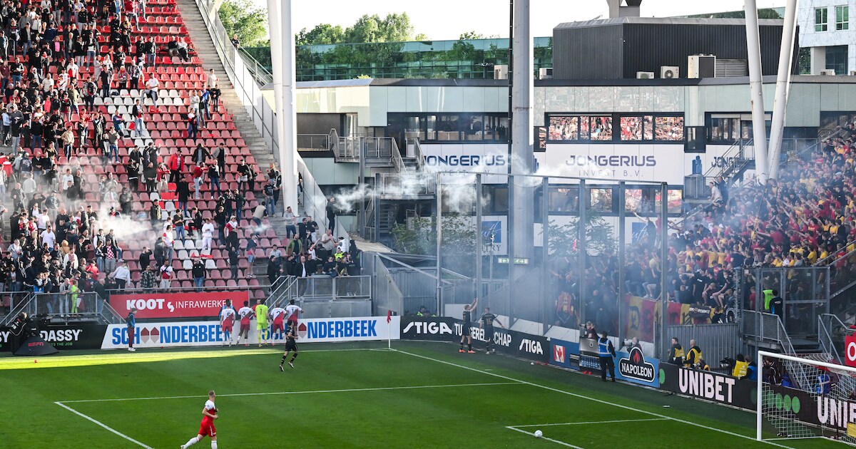 Go Ahead-hooligan gooide brandende fakkel naar Utrechtpubliek, maar hoe kwam die het stadion ...