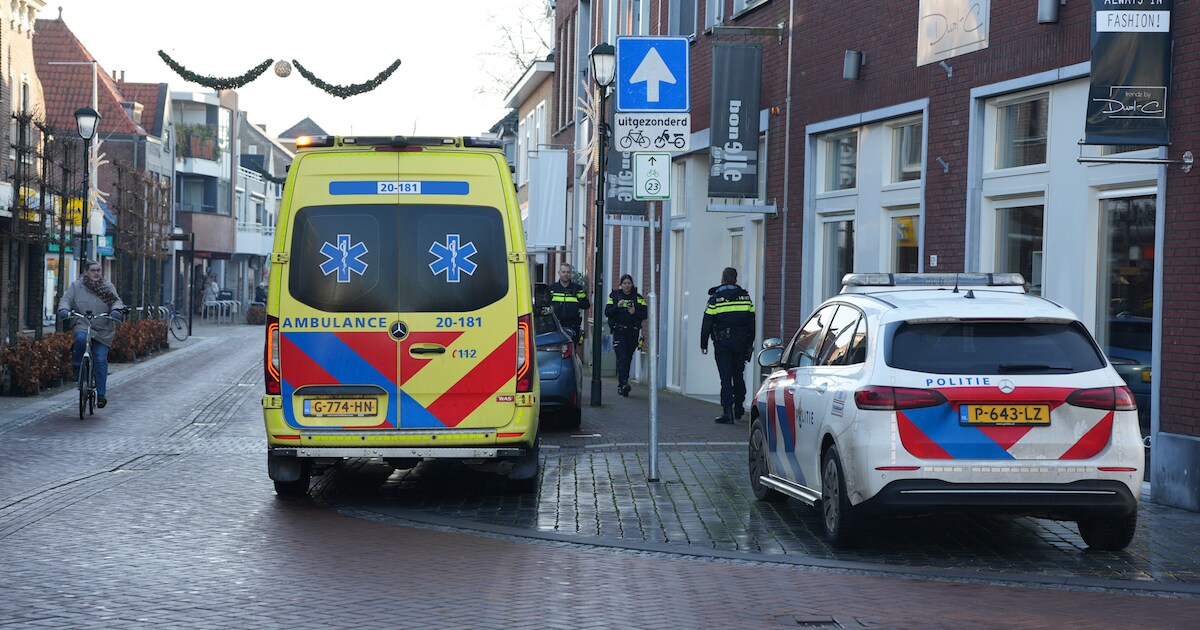 Jong kindje rent de weg op en wordt aangereden door auto in Kaatsheuvel ...