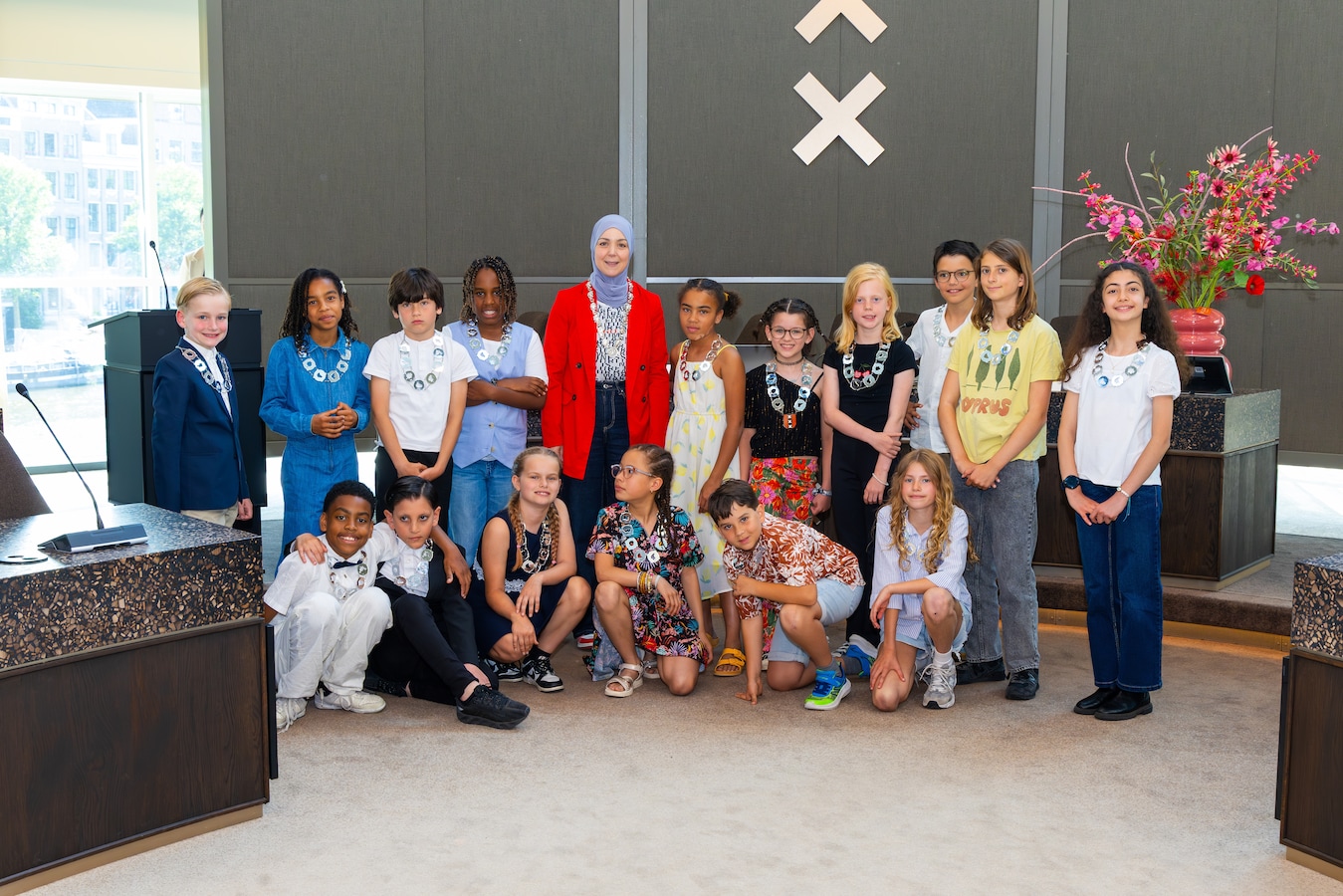 Ava (8) is de nieuwe kinderburgemeester van Amsterdam | Foto | AD.nl