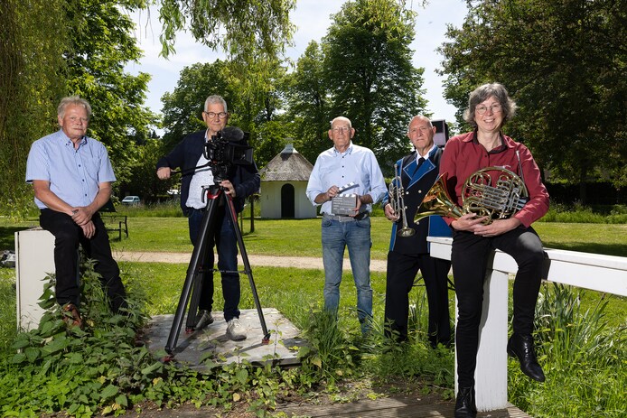 Hengelo gaat eigen volkslied massaal samen zingen: ‘Tranen in de ogen ...