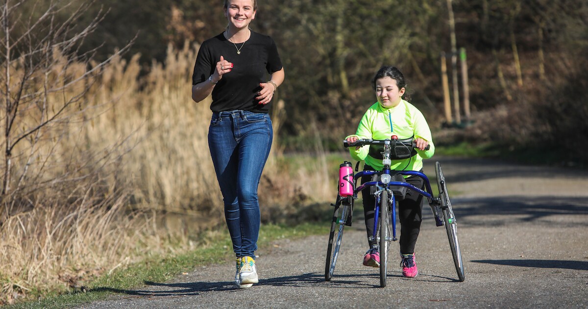 Een bijzondere vriendschap: Maatjes Julie en Syenne rennen tegen broze ...