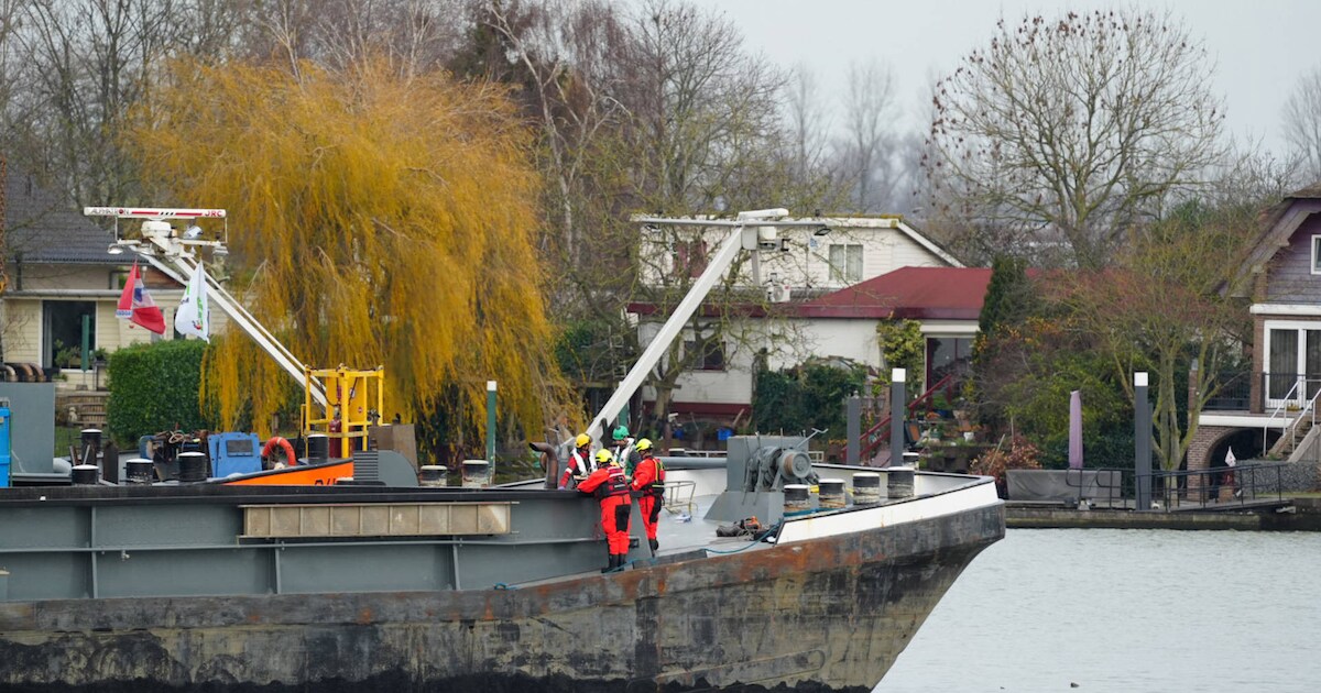Man gewond bij ongeluk op schip bij Veen, hulpdiensten rukken uit op ...