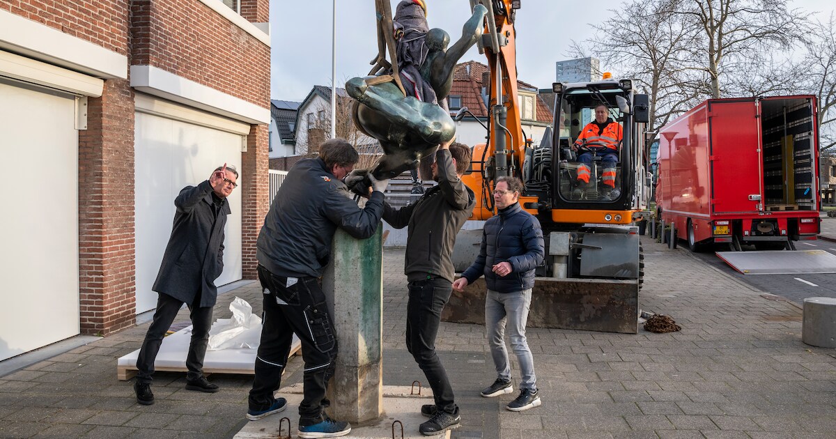 Bronzen beeld ‘de Boogschutter’ is terug in Terneuzen | Terneuzen | AD.nl