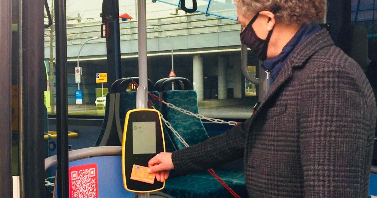 In- en uitchecken met bankpas kan voortaan bij bussen in Zwolle ...