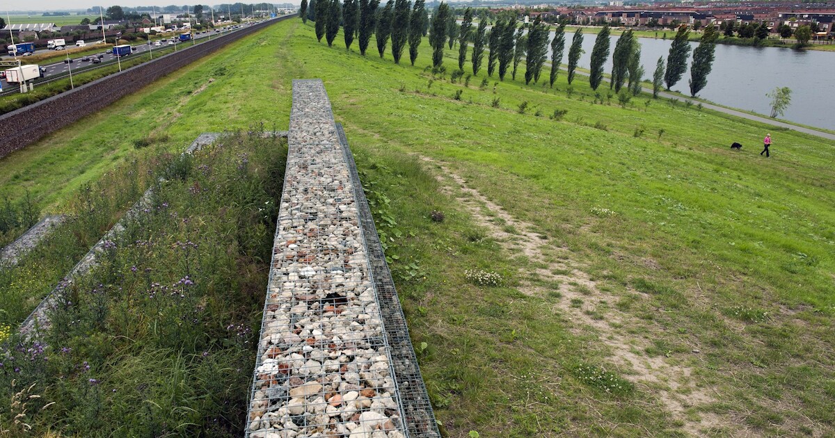 Sterk vervuild grondwater onder geluidswal in Utrecht: ‘Geen risico’s ...