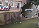 Bas en Rowan redden moeder en dochter uit auto in Plompetorengracht ...