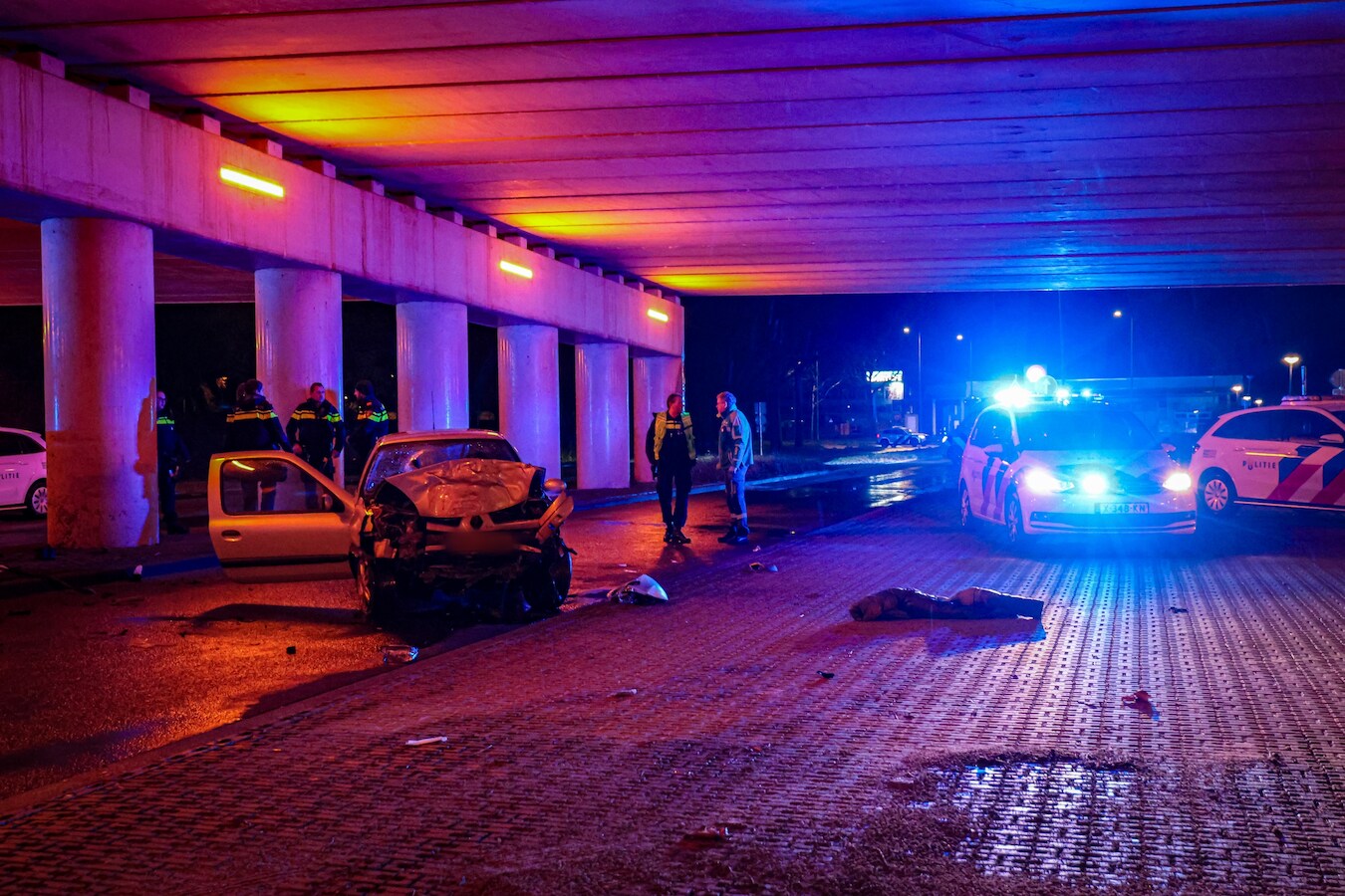 Capellenaar (22) overlijdt na botsing tegen pijler van viaduct in ...