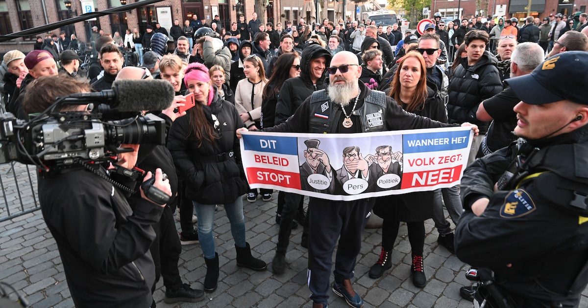 Waarom protesteerden honderden mensen tegen nieuwe azc's? Dit is wie er ...