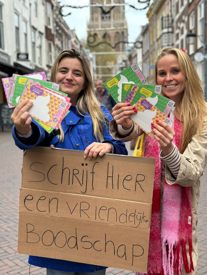 ‘Schat, je raadt nooit waar ik nu zit. Wacht, ik trek 'm even door en ...