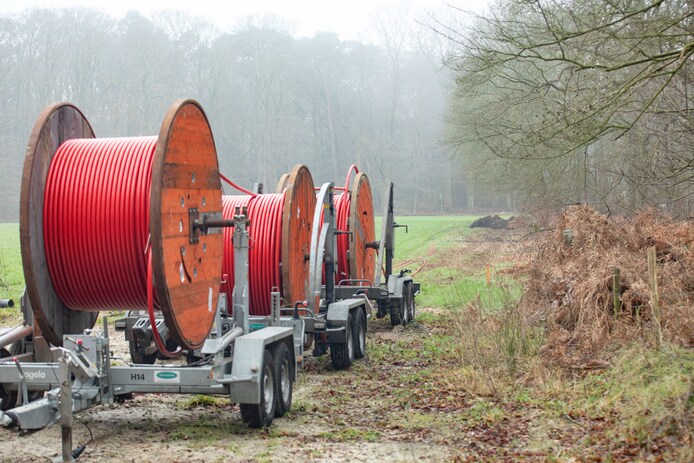 Gramsbergen op de schop voor elektriciteitsnet: jaar lang straten open | Hardenberg | AD.nl