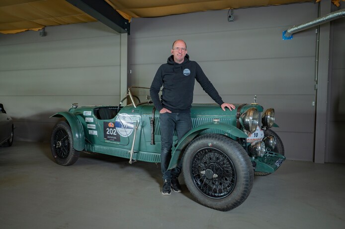 Dankzij Peter (45) rijdt Daans stokoude Alvis nog altijd als een ...
