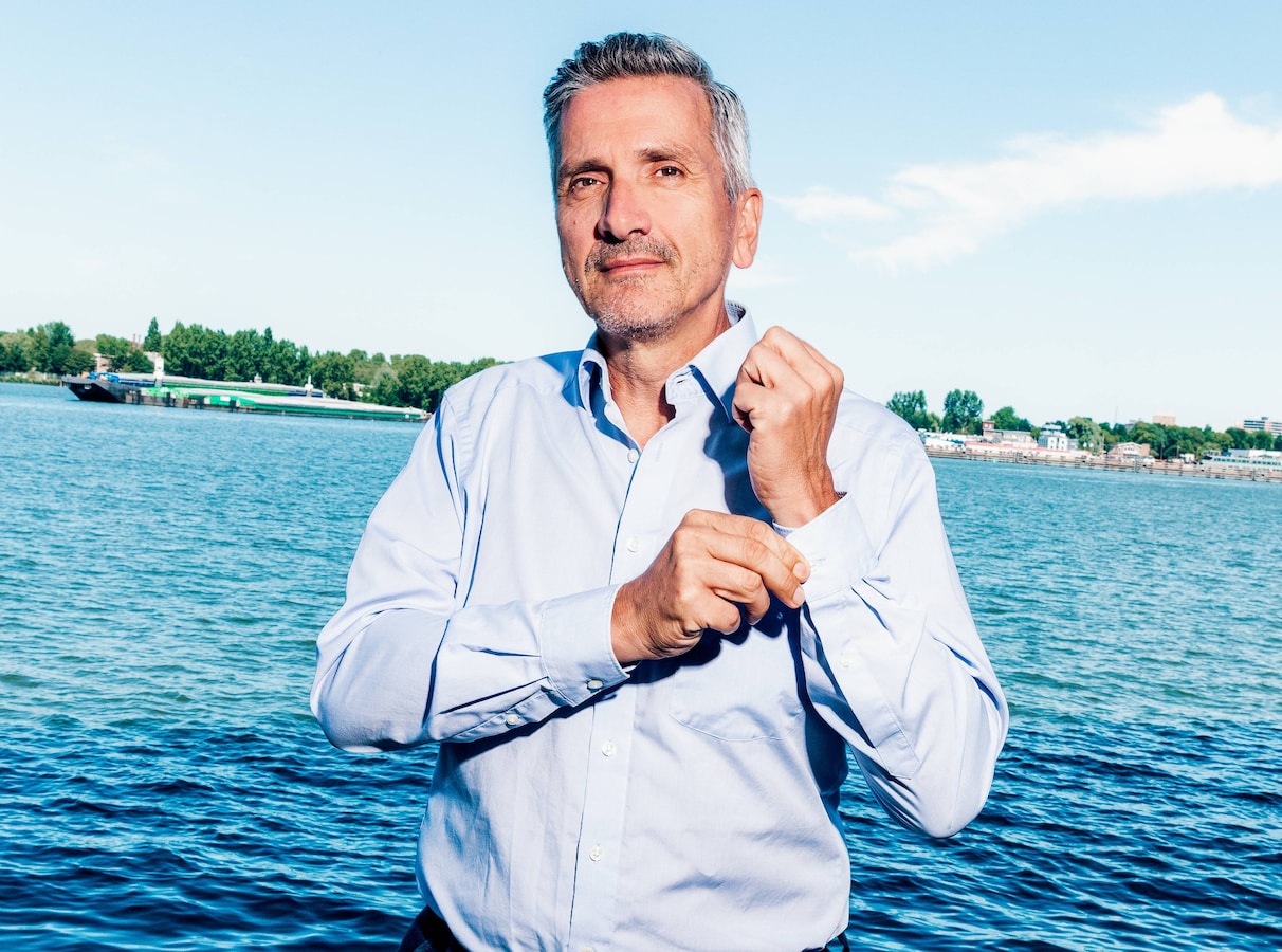 Philip Dröge geeft lezing in Boekhandel Van de Ven in Soest | Foto | AD.nl