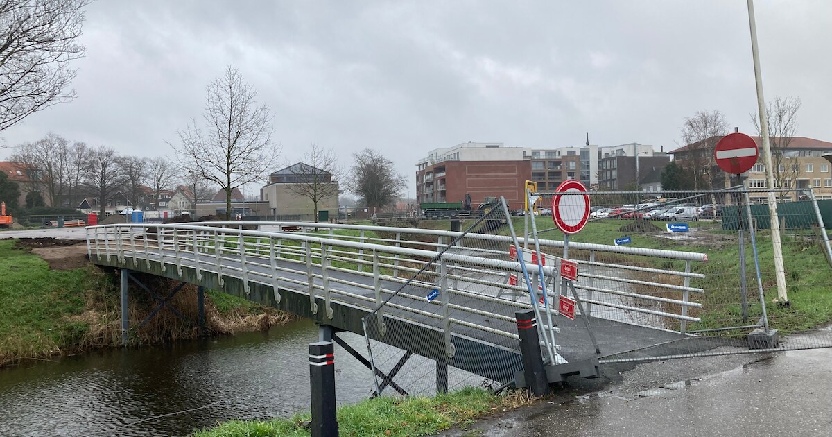 Populair fiets- en voetgangersbruggetje Havenfort Hulst tijdelijk weer ...