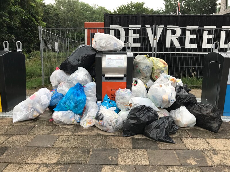 Te veel ander afval in ondergrondse pmd-containers: bewoners moeten hun ...