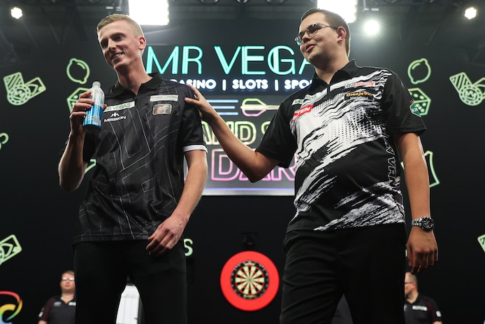 Wessel Nijman en Gian van Veen over torenhoge verwachtingen op WK darts ...
