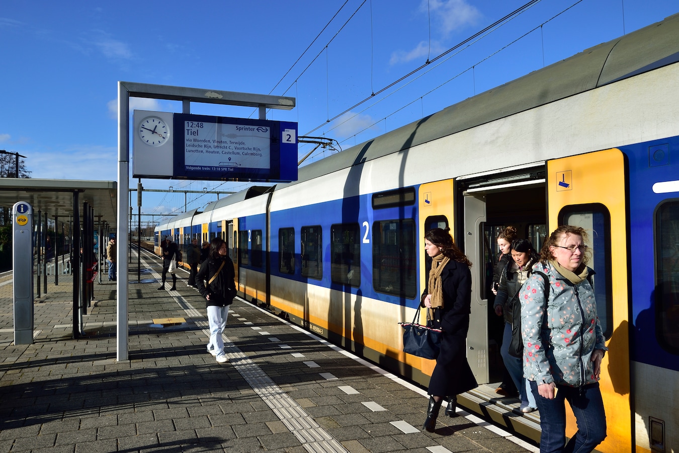 Door defecte trein kunnen treinen niet op station Gouda stoppen, alleen ...