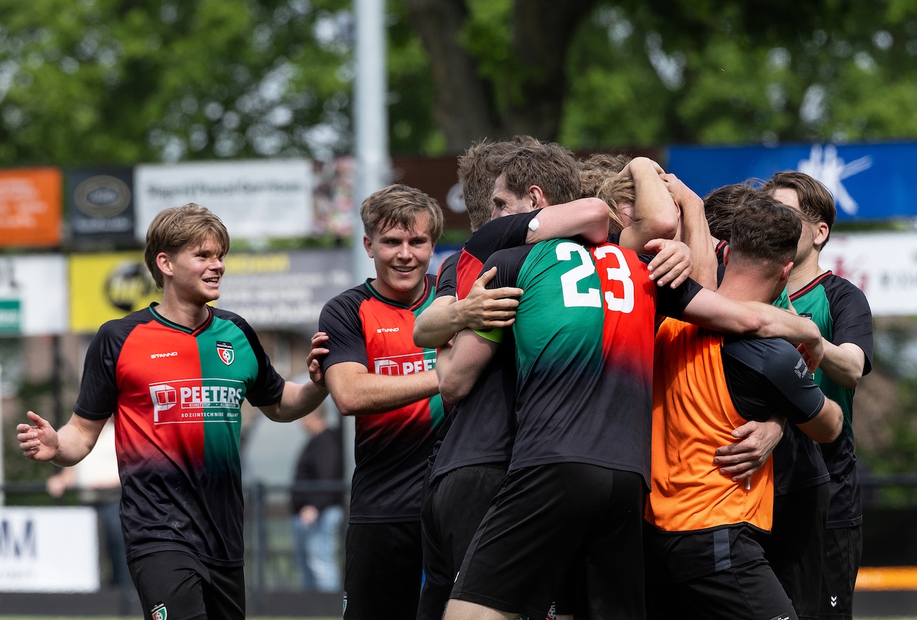 Chiel haalde neef Teun over weer te gaan voetballen: prompt lonkt de ...
