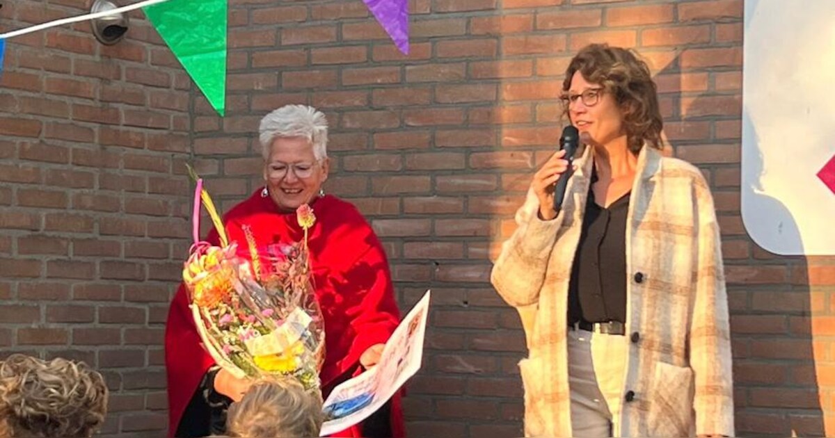 Juf Hanny zwaait af na 43 jaar (!) op basisschool De Schelp | Hoeksche ...