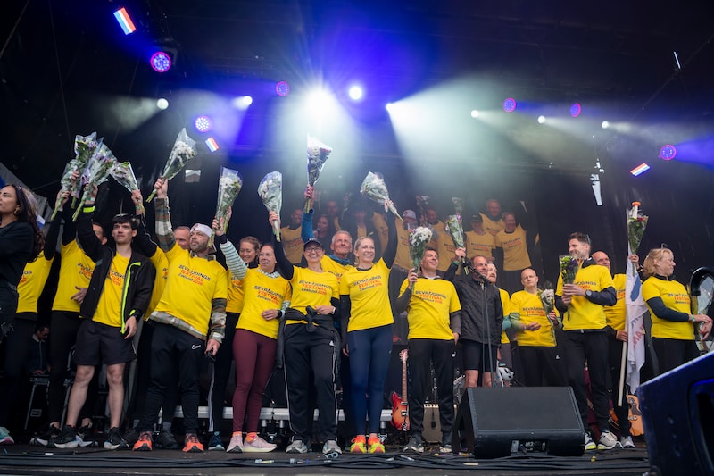 TERUGLEZEN Bevrijdingsdag Wageningen | 80.000 bezoekers • Jostiband met ...