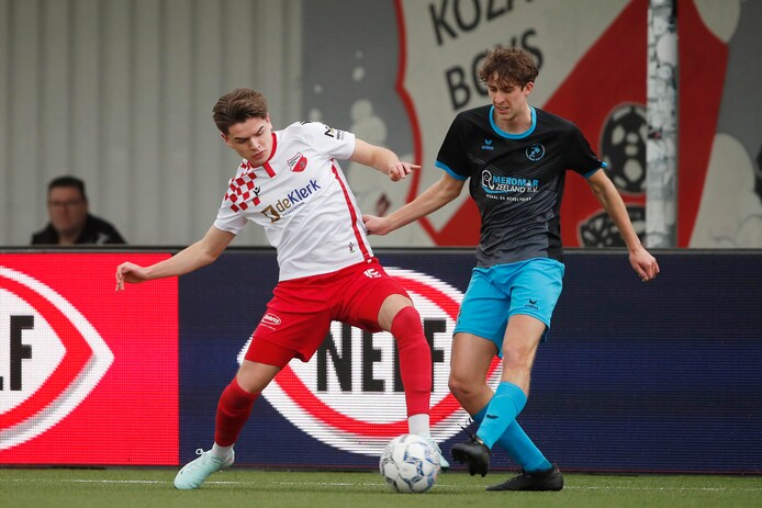 ‘Jonkie’ Tom Sas (21) dragende kracht bij Kozakken Boys: ‘Onze fans ...