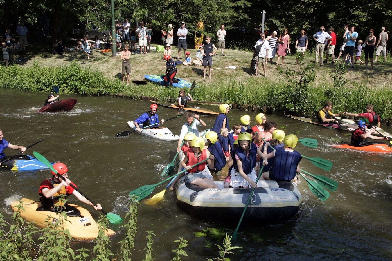Reinout wil kano’s verhuren voor tochtjes over de Dommel, maar loopt ...