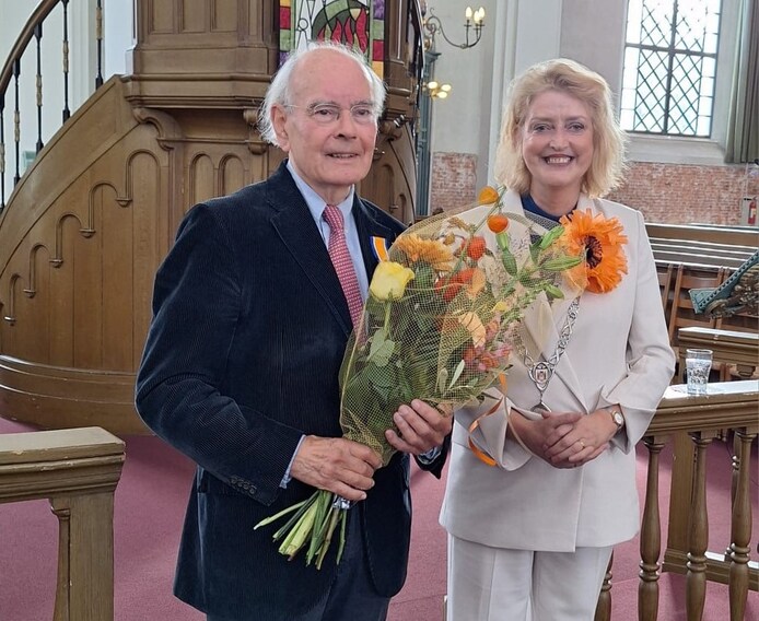 Bert Biemans koninklijk onderscheiden bij opening tentoonstelling over ...