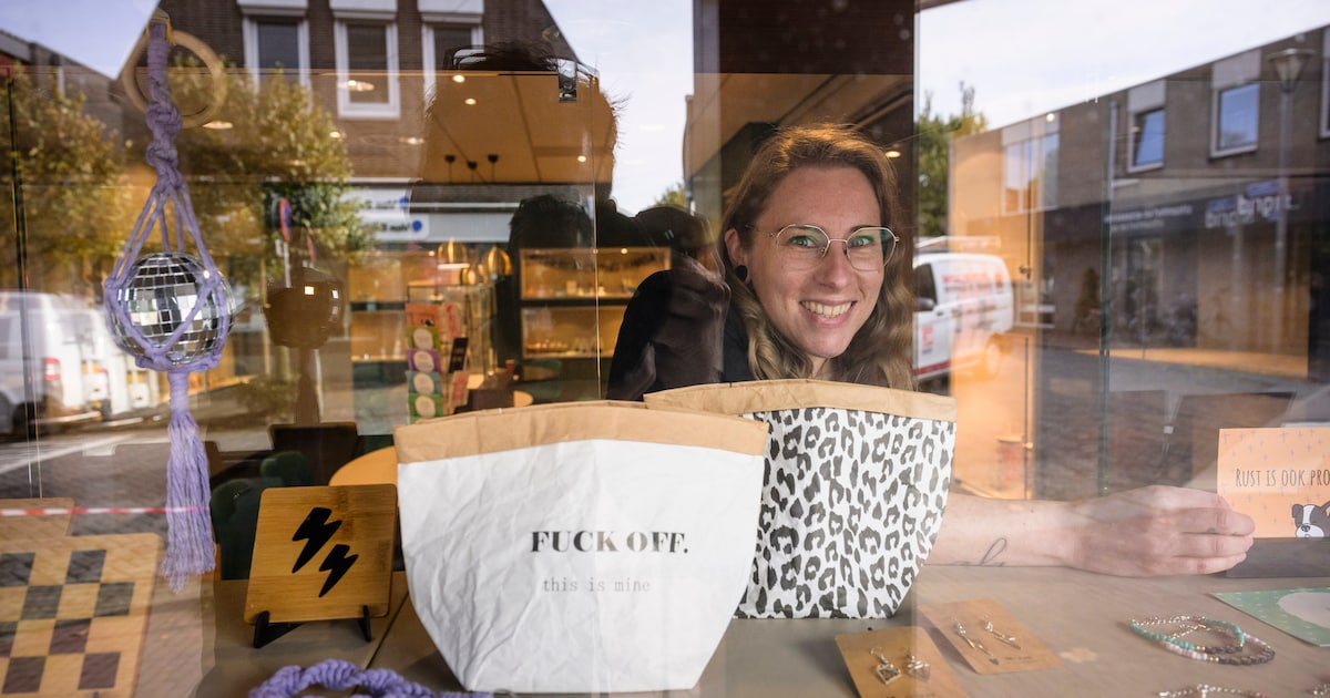 Nienke presenteert teksten met korreltje zout in pop-upstore Goor ...