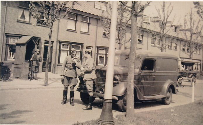 Adri van Vliet (67) toont trots unieke beelden van mobilisatie 1939/ ...