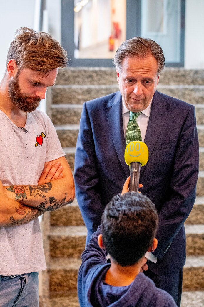 Tim Hofman heeft asielkind gebruikt in documentaire, zegt minister Van ...