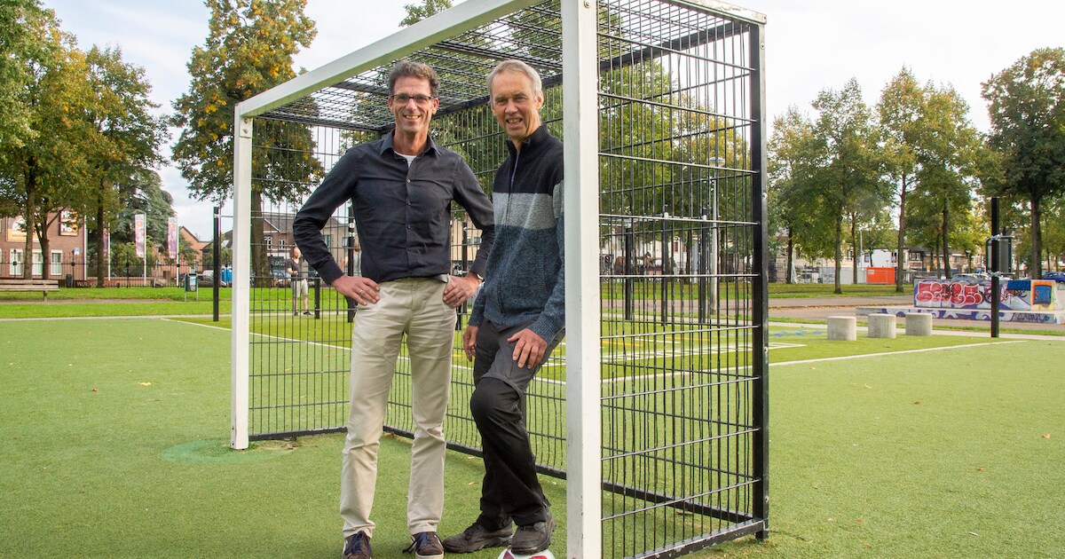 Rob en Arie stonden samen langs de A12 én kijken graag naar Ajax: ‘Arie ...